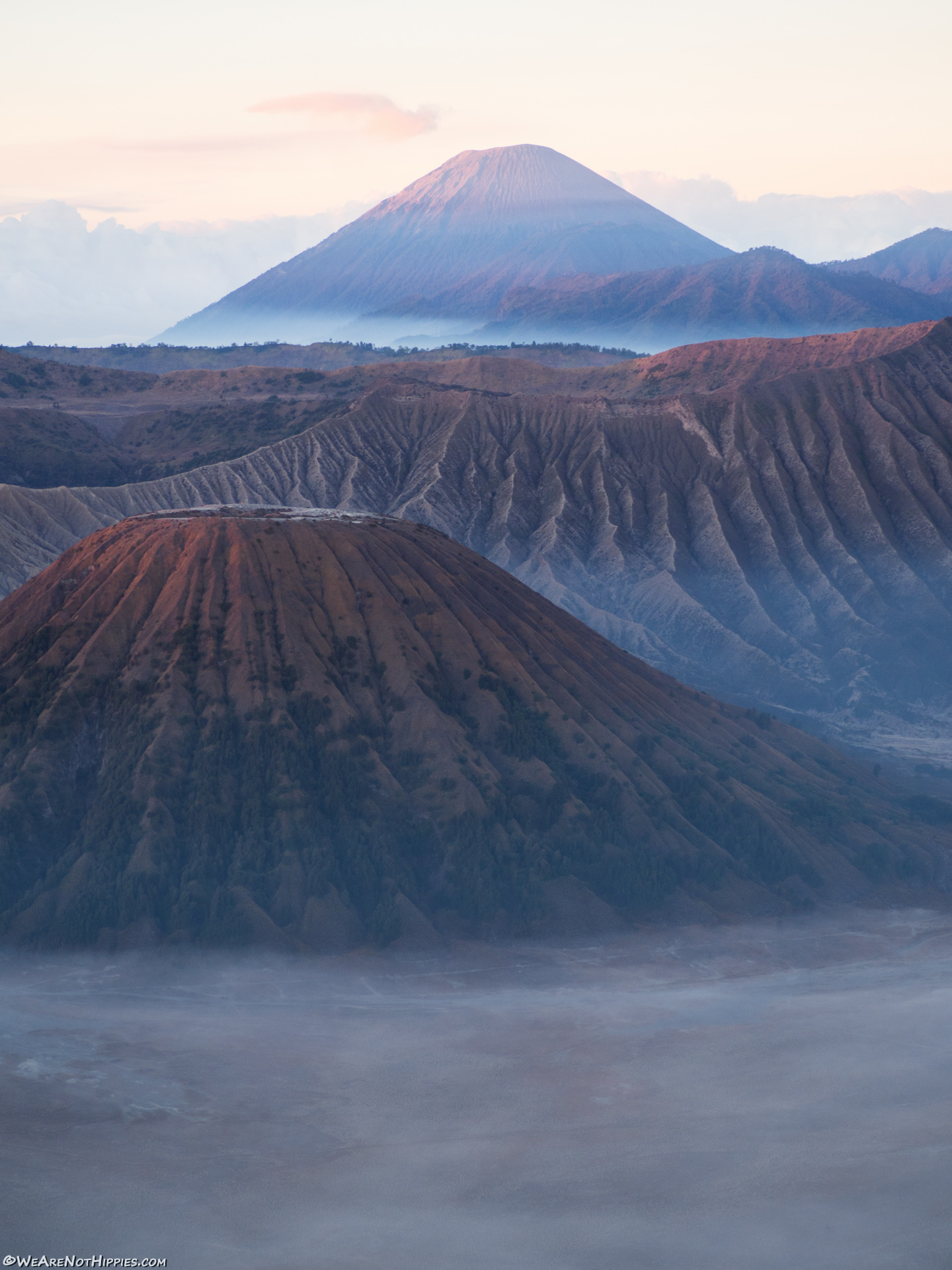 Succession de volcans (Java) – We Are Not Hippies